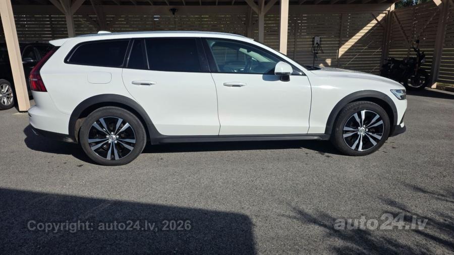 Белый Вольво V60 Cross Country 2020 в Таллин, объемом двигателя 2.00 л и пробегом 206 тыс. км за 18490 €, фото 15 на AUTOMOTO.COM.LV