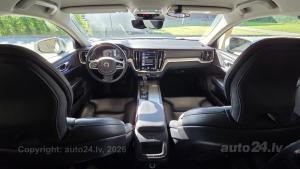 Белый Вольво V60 Cross Country 2020 в Таллин, объемом двигателя 2.00 л и пробегом 206 тыс. км за 18490 €, фото 19 на AUTOMOTO.COM.LV