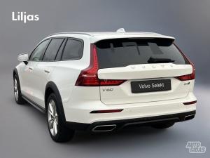 White Volvo V60 Cross Country 2021 in Kaunas, with an engine capacity of 0.00 L and mileage of 95 thousand km for 34542 €, photo 3 on AUTOMOTO.COM.LV