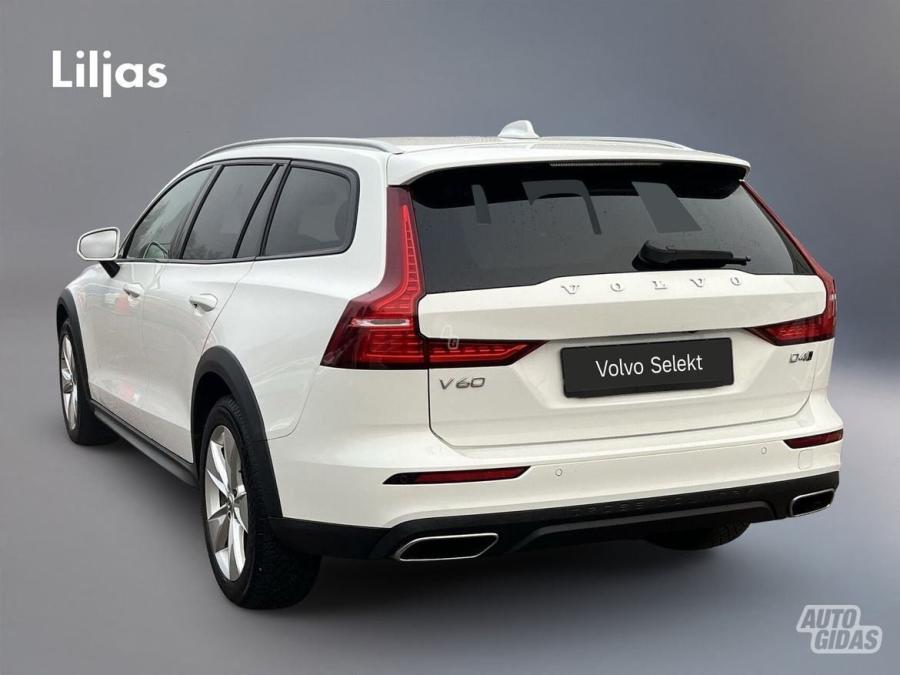 White Volvo V60 Cross Country 2021 in Kaunas, with an engine capacity of 0.00 L and mileage of 95 thousand km for 34542 €, photo 3 on AUTOMOTO.COM.LV