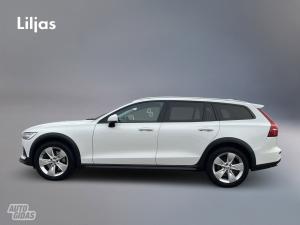 White Volvo V60 Cross Country 2021 in Kaunas, with an engine capacity of 0.00 L and mileage of 95 thousand km for 34542 €, photo 4 on AUTOMOTO.COM.LV