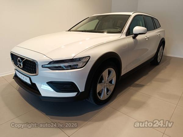 Balts Volvo V60 Cross Country 2021 Tallina, ar dzinēja tilpumu 2.00 L un nobraukumu 165 tūkst. km par 24990 €, foto 1 vietnē AUTOMOTO.COM.LV