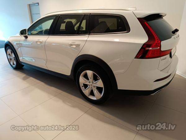 Balts Volvo V60 Cross Country 2021 Tallina, ar dzinēja tilpumu 2.00 L un nobraukumu 165 tūkst. km par 24990 €, foto 2 vietnē AUTOMOTO.COM.LV