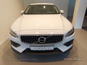 Белый Вольво V60 Cross Country 2021 в Таллин, объемом двигателя 2.00 л и пробегом 165 тыс. км за 24990 €, фото 5 на AUTOMOTO.COM.LV