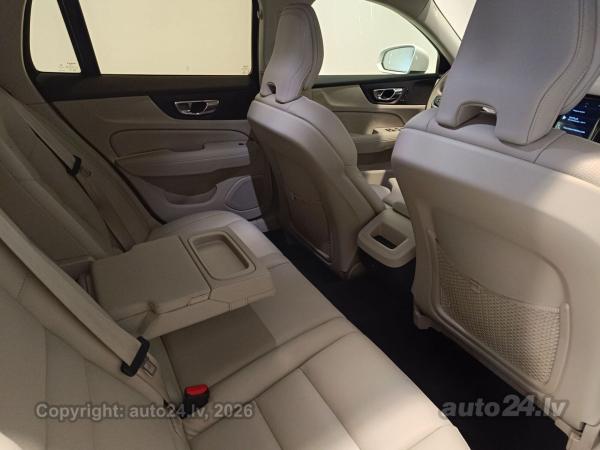 Balts Volvo V60 Cross Country 2021 Tallina, ar dzinēja tilpumu 2.00 L un nobraukumu 165 tūkst. km par 24990 €, foto 9 vietnē AUTOMOTO.COM.LV
