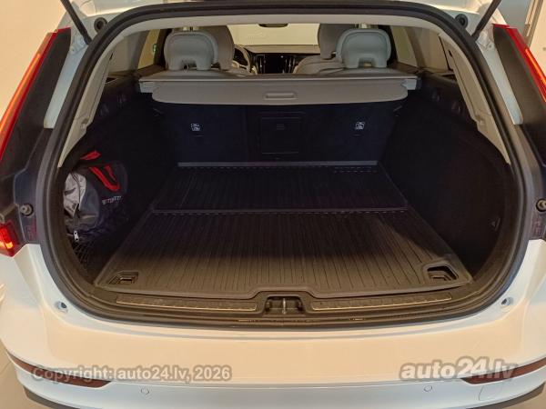 Balts Volvo V60 Cross Country 2021 Tallina, ar dzinēja tilpumu 2.00 L un nobraukumu 165 tūkst. km par 24990 €, foto 10 vietnē AUTOMOTO.COM.LV