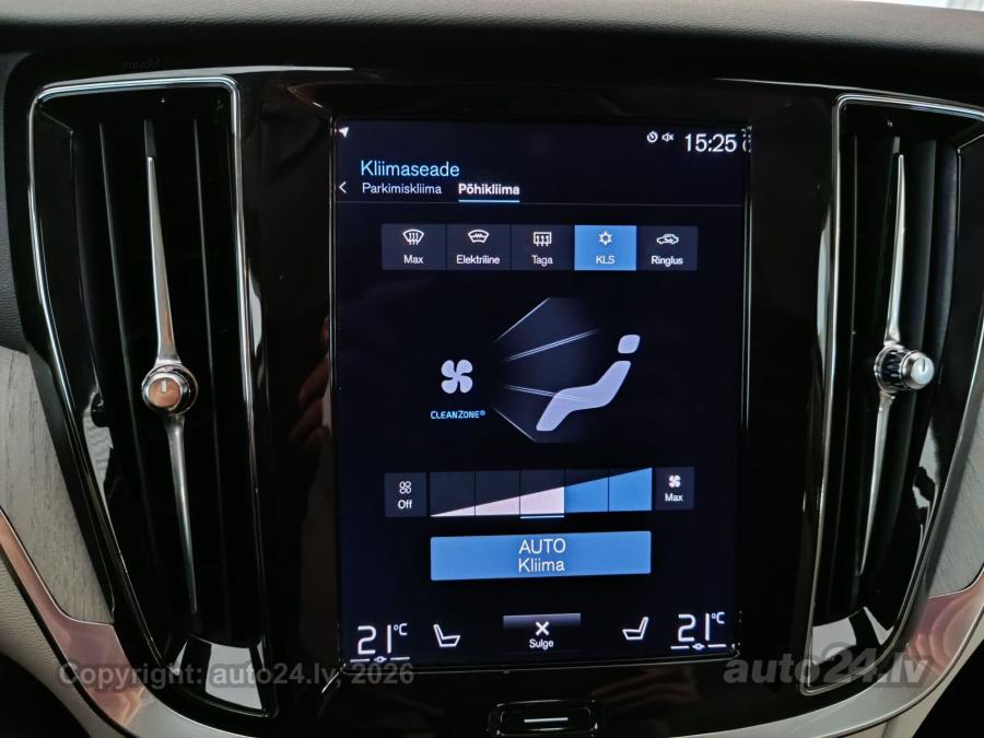 Белый Вольво V60 Cross Country 2021 в Таллин, объемом двигателя 2.00 л и пробегом 165 тыс. км за 24990 €, фото 17 на AUTOMOTO.COM.LV