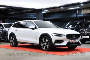 Balts Volvo V60 Cross Country 2022 Tallina, ar dzinēja tilpumu 2.00 L un nobraukumu 139 tūkst. km par 24990 €, foto  vietnē AUTOMOTO.COM.LV