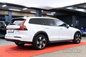 Balts Volvo V60 Cross Country 2022 Tallina, ar dzinēja tilpumu 2.00 L un nobraukumu 139 tūkst. km par 24990 €, foto 2 vietnē AUTOMOTO.COM.LV