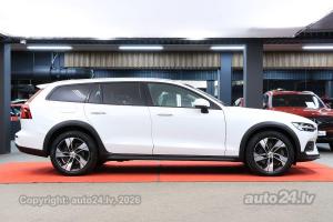 Balts Volvo V60 Cross Country 2022 Tallina, ar dzinēja tilpumu 2.00 L un nobraukumu 139 tūkst. km par 24990 €, foto 5 vietnē AUTOMOTO.COM.LV