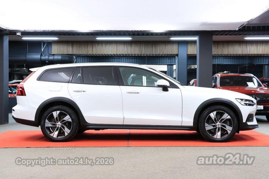 Balts Volvo V60 Cross Country 2022 Tallina, ar dzinēja tilpumu 2.00 L un nobraukumu 139 tūkst. km par 24990 €, foto 5 vietnē AUTOMOTO.COM.LV
