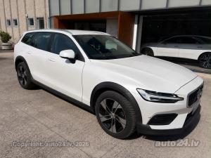 White Volvo V60 Cross Country 2023 in Tallinn, with an engine capacity of 2.00 L and mileage of 225 thousand km for 23900 €, photo  on AUTOMOTO.COM.LV