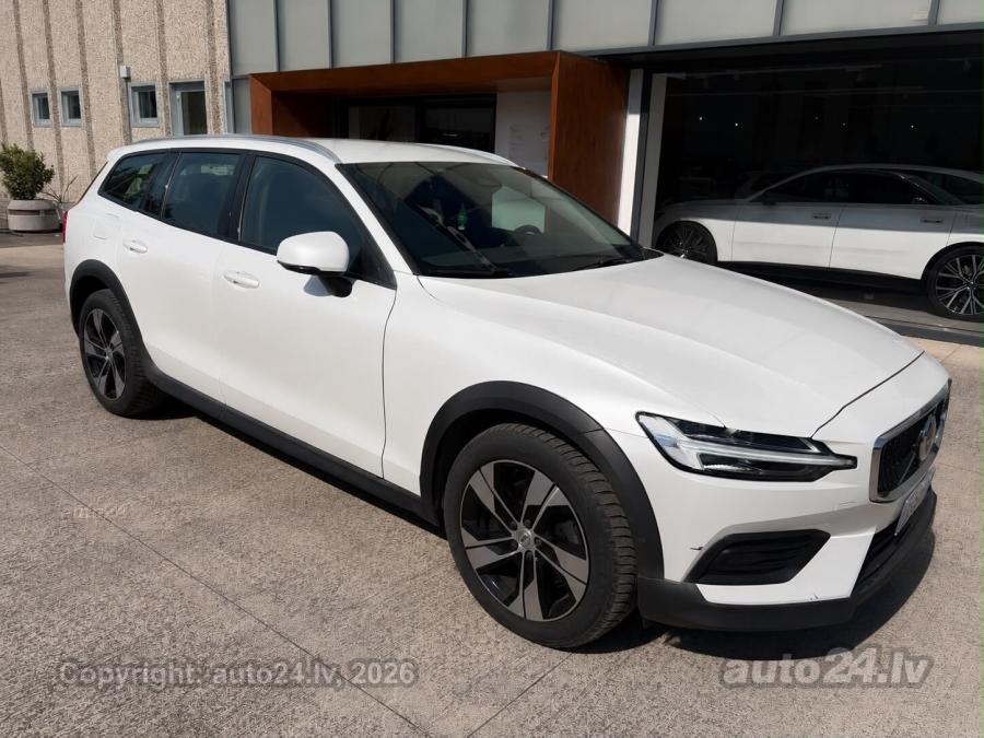 Balts Volvo V60 Cross Country 2023 Tallina, ar dzinēja tilpumu 2.00 L un nobraukumu 225 tūkst. km par 23900 €, foto 1 vietnē AUTOMOTO.COM.LV