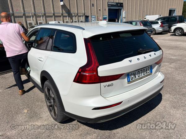 Balts Volvo V60 Cross Country 2023 Tallina, ar dzinēja tilpumu 2.00 L un nobraukumu 225 tūkst. km par 23900 €, foto 2 vietnē AUTOMOTO.COM.LV