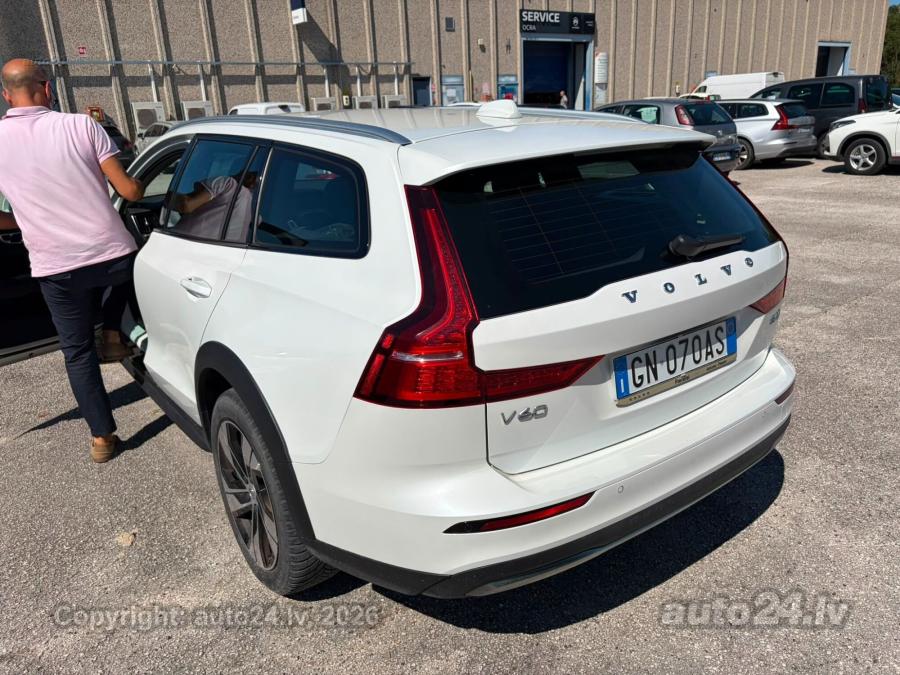 Balts Volvo V60 Cross Country 2023 Tallina, ar dzinēja tilpumu 2.00 L un nobraukumu 225 tūkst. km par 23900 €, foto 3 vietnē AUTOMOTO.COM.LV