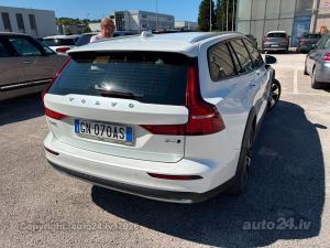 Balts Volvo V60 Cross Country 2023 Tallina, ar dzinēja tilpumu 2.00 L un nobraukumu 225 tūkst. km par 23900 €, foto 4 vietnē AUTOMOTO.COM.LV