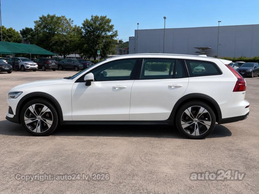 Balts Volvo V60 Cross Country 2023 Tallina, ar dzinēja tilpumu 2.00 L un nobraukumu 225 tūkst. km par 23900 €, foto 5 vietnē AUTOMOTO.COM.LV