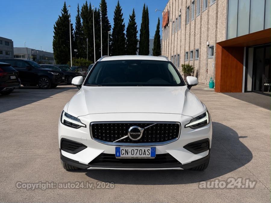 Balts Volvo V60 Cross Country 2023 Tallina, ar dzinēja tilpumu 2.00 L un nobraukumu 225 tūkst. km par 23900 €, foto 6 vietnē AUTOMOTO.COM.LV