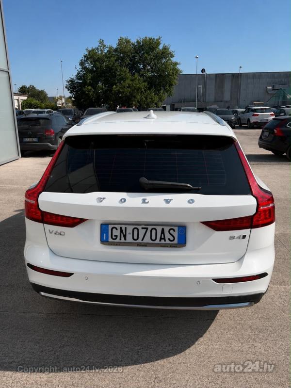 Balts Volvo V60 Cross Country 2023 Tallina, ar dzinēja tilpumu 2.00 L un nobraukumu 225 tūkst. km par 23900 €, foto 6 vietnē AUTOMOTO.COM.LV