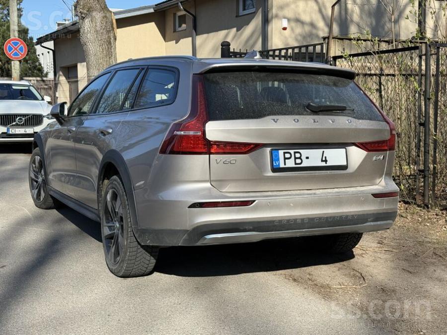 Volvo V60 2023 Rīga, ar dzinēja tilpumu 2.00 L un nobraukumu 0 tūkst. km par 35800 €, foto 5 vietnē AUTOMOTO.COM.LV