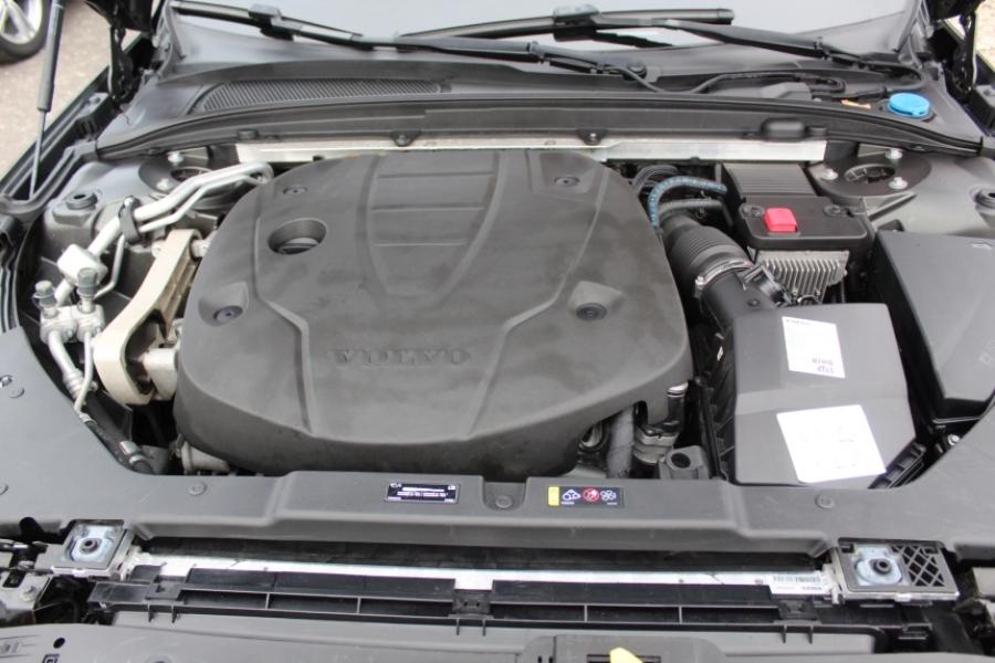 Green Volvo V60 2018 in Riga, with an engine capacity of 2.00 L and mileage of 210 thousand km for 14250 €, photo 6 on AUTOMOTO.COM.LV
