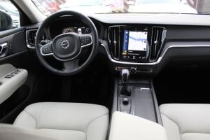 Green Volvo V60 2018 in Riga, with an engine capacity of 2.00 L and mileage of 210 thousand km for 14250 €, photo 8 on AUTOMOTO.COM.LV