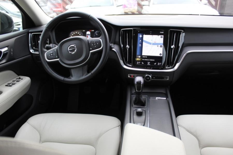 Green Volvo V60 2018 in Riga, with an engine capacity of 2.00 L and mileage of 210 thousand km for 14250 €, photo 8 on AUTOMOTO.COM.LV