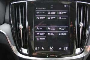 Green Volvo V60 2018 in Riga, with an engine capacity of 2.00 L and mileage of 210 thousand km for 14250 €, photo 11 on AUTOMOTO.COM.LV