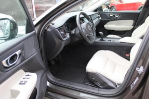 Green Volvo V60 2018 in Riga, with an engine capacity of 2.00 L and mileage of 210 thousand km for 14250 €, photo 16 on AUTOMOTO.COM.LV