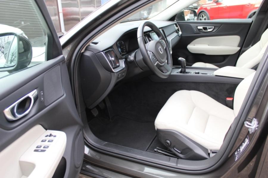 Green Volvo V60 2018 in Riga, with an engine capacity of 2.00 L and mileage of 210 thousand km for 14250 €, photo 16 on AUTOMOTO.COM.LV