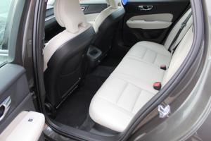 Green Volvo V60 2018 in Riga, with an engine capacity of 2.00 L and mileage of 210 thousand km for 14250 €, photo 17 on AUTOMOTO.COM.LV