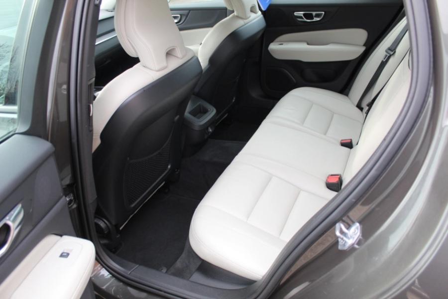 Green Volvo V60 2018 in Riga, with an engine capacity of 2.00 L and mileage of 210 thousand km for 14250 €, photo 17 on AUTOMOTO.COM.LV