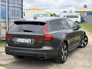 Green Volvo V60 2019 in Riga, with an engine capacity of 2.00 L and mileage of 208 thousand km for 18995 €, photo 5 on AUTOMOTO.COM.LV