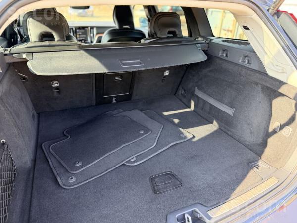 Green Volvo V60 2019 in Riga, with an engine capacity of 2.00 L and mileage of 208 thousand km for 18995 €, photo 6 on AUTOMOTO.COM.LV