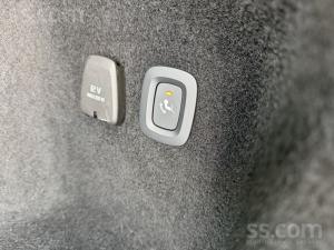 Green Volvo V60 2019 in Riga, with an engine capacity of 2.00 L and mileage of 208 thousand km for 18995 €, photo 8 on AUTOMOTO.COM.LV