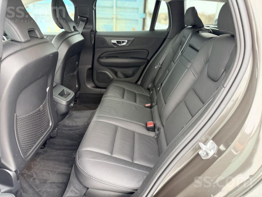Green Volvo V60 2019 in Riga, with an engine capacity of 2.00 L and mileage of 208 thousand km for 18995 €, photo 10 on AUTOMOTO.COM.LV