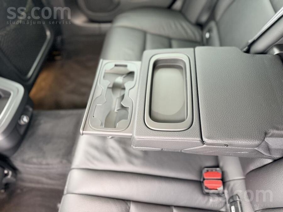 Green Volvo V60 2019 in Riga, with an engine capacity of 2.00 L and mileage of 208 thousand km for 18995 €, photo 11 on AUTOMOTO.COM.LV