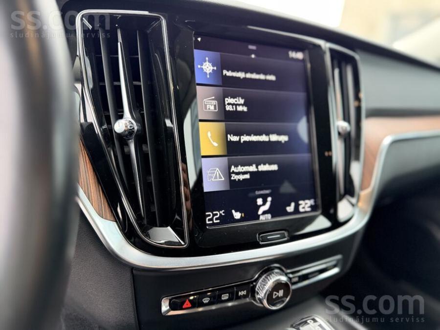 Green Volvo V60 2019 in Riga, with an engine capacity of 2.00 L and mileage of 208 thousand km for 18995 €, photo 15 on AUTOMOTO.COM.LV