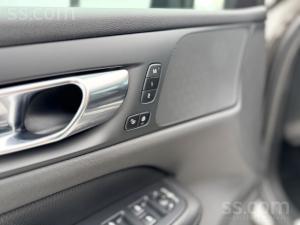Green Volvo V60 2019 in Riga, with an engine capacity of 2.00 L and mileage of 208 thousand km for 18995 €, photo 16 on AUTOMOTO.COM.LV