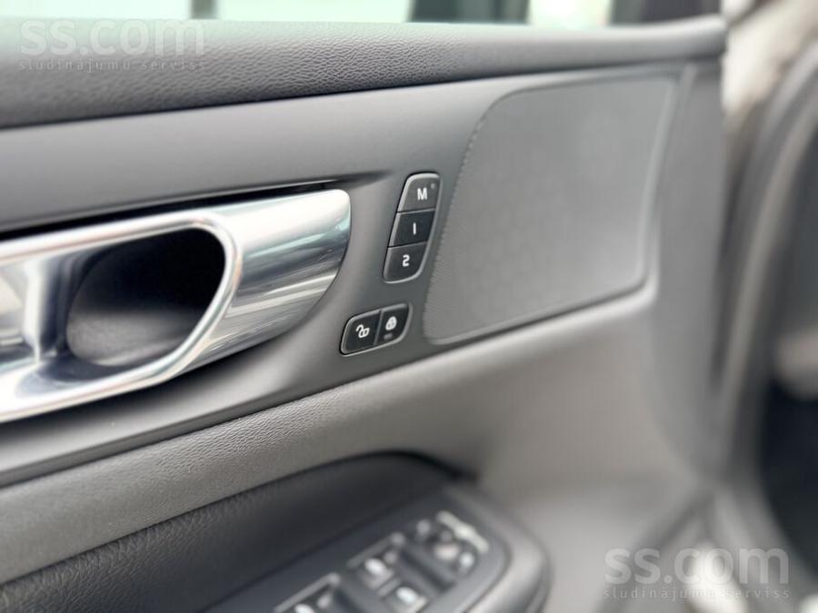 Green Volvo V60 2019 in Riga, with an engine capacity of 2.00 L and mileage of 208 thousand km for 18995 €, photo 16 on AUTOMOTO.COM.LV