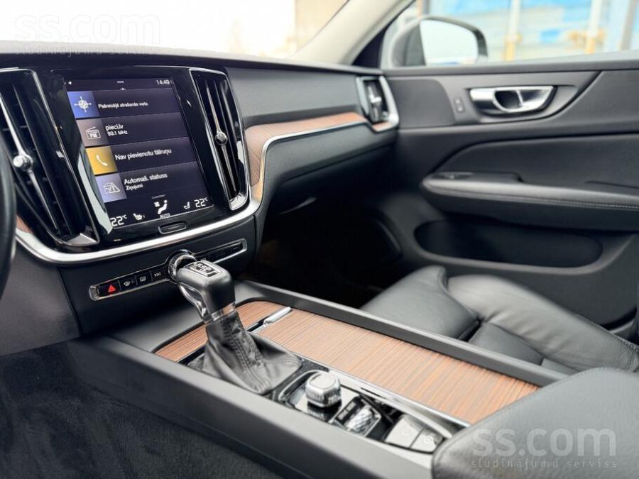 Green Volvo V60 2019 in Riga, with an engine capacity of 2.00 L and mileage of 208 thousand km for 18995 €, photo 17 on AUTOMOTO.COM.LV