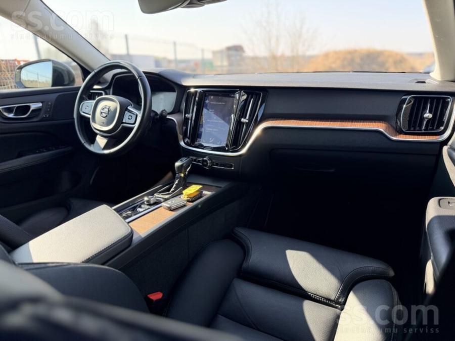 Green Volvo V60 2019 in Riga, with an engine capacity of 2.00 L and mileage of 208 thousand km for 18995 €, photo 21 on AUTOMOTO.COM.LV