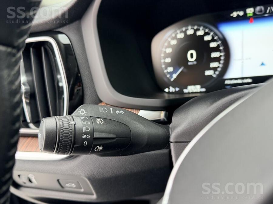 Green Volvo V60 2019 in Riga, with an engine capacity of 2.00 L and mileage of 208 thousand km for 18995 €, photo 23 on AUTOMOTO.COM.LV