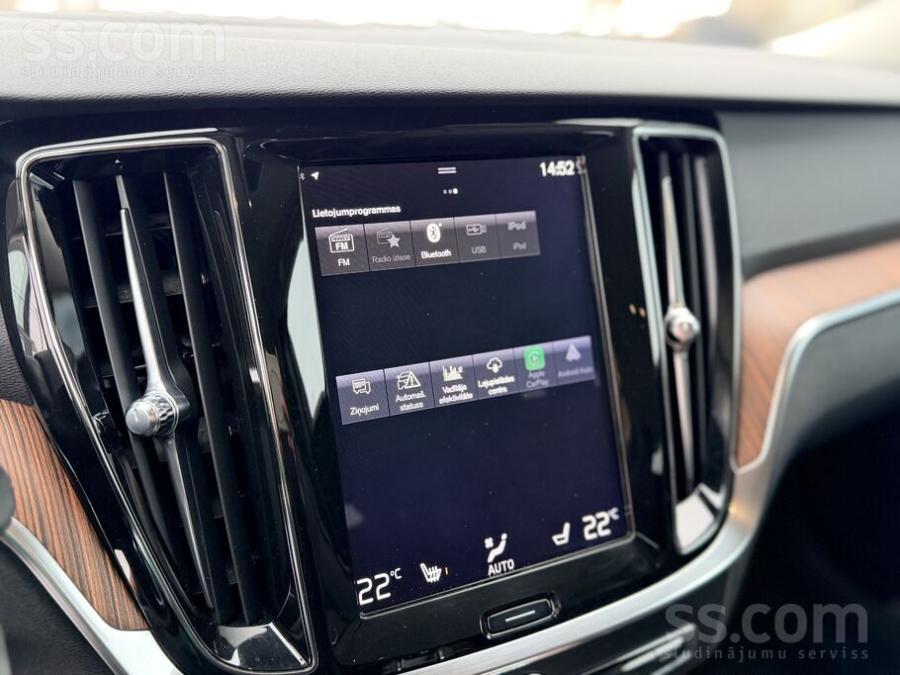 Green Volvo V60 2019 in Riga, with an engine capacity of 2.00 L and mileage of 208 thousand km for 18995 €, photo 24 on AUTOMOTO.COM.LV