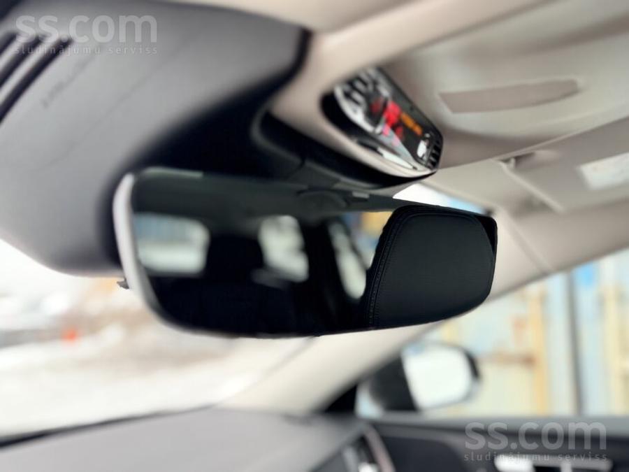 Green Volvo V60 2019 in Riga, with an engine capacity of 2.00 L and mileage of 208 thousand km for 18995 €, photo 28 on AUTOMOTO.COM.LV