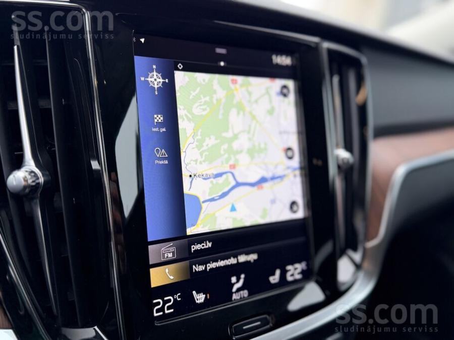 Green Volvo V60 2019 in Riga, with an engine capacity of 2.00 L and mileage of 208 thousand km for 18995 €, photo 29 on AUTOMOTO.COM.LV