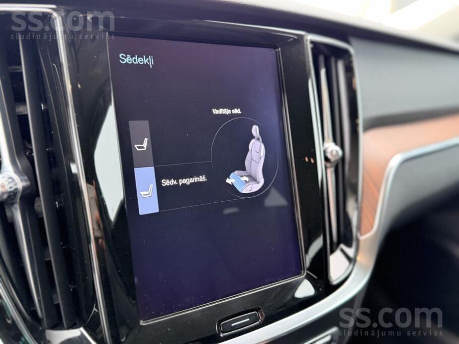 Green Volvo V60 2019 in Riga, with an engine capacity of 2.00 L and mileage of 208 thousand km for 18995 €, photo 30 on AUTOMOTO.COM.LV