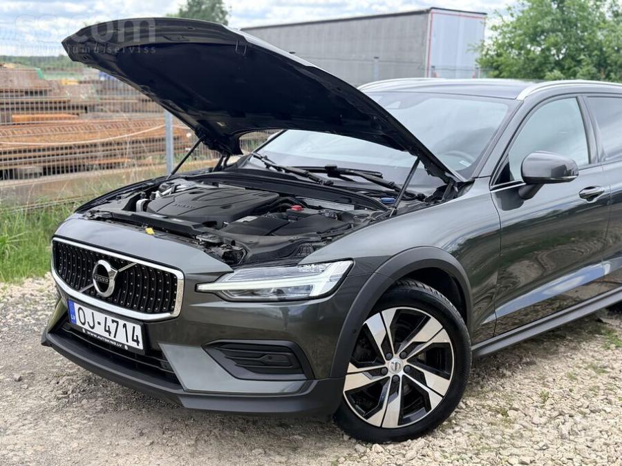Green Volvo V60 2019 in Riga, with an engine capacity of 2.00 L and mileage of 208 thousand km for 18995 €, photo 32 on AUTOMOTO.COM.LV