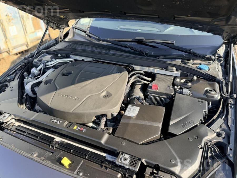 Green Volvo V60 2019 in Riga, with an engine capacity of 2.00 L and mileage of 208 thousand km for 18995 €, photo 33 on AUTOMOTO.COM.LV