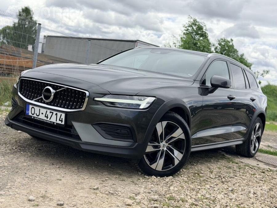 Green Volvo V60 2019 in Riga, with an engine capacity of 2.00 L and mileage of 208 thousand km for 18995 €, photo 36 on AUTOMOTO.COM.LV